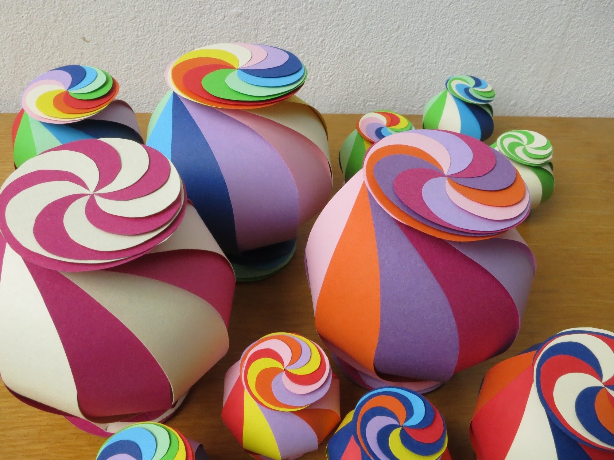 Sliceform Papercraft Twisting Candy Wrap Tutorial Dutchpapergirl Sliceform Papercraft Twisting Candy Wrap Tutorial Dutchpapergirl