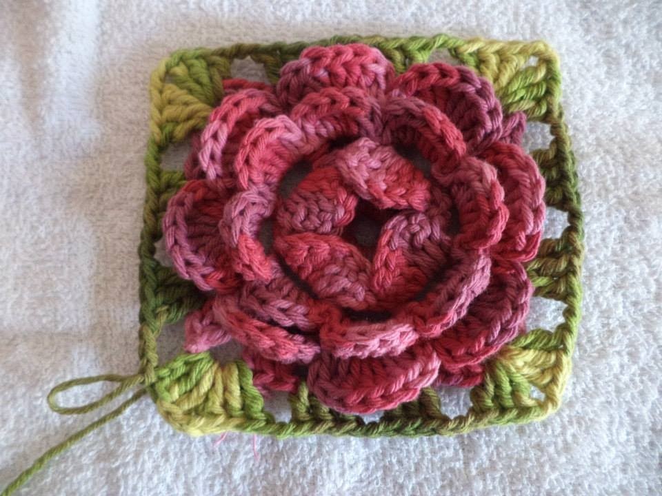 CROCHET GRANNY SQUARE FLOWER
