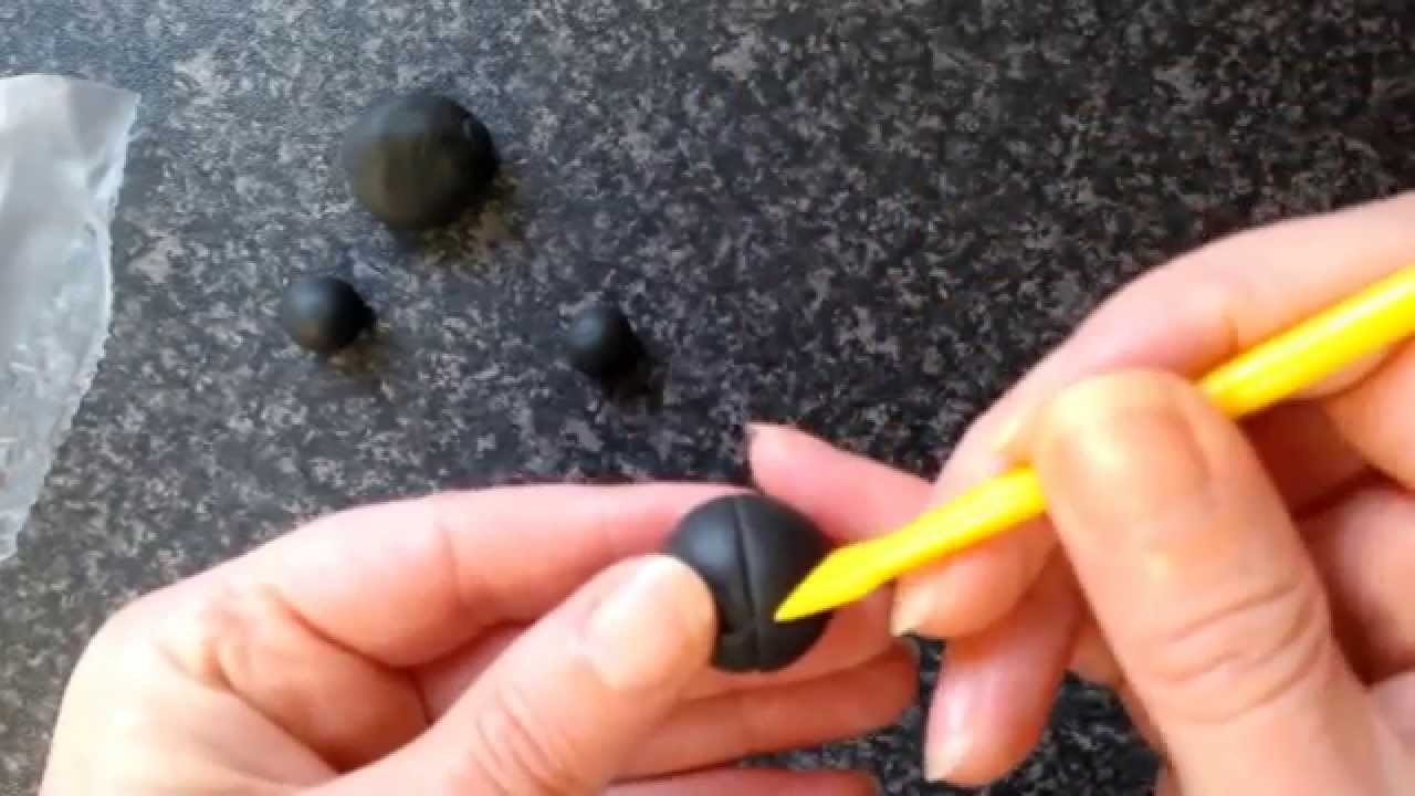 How To Make A Saddle Hat Crop And Rosette Cake Toppers From Modelling how-to-make-a-saddle-hat-crop-and-rosette-cake-toppers-from-modelling