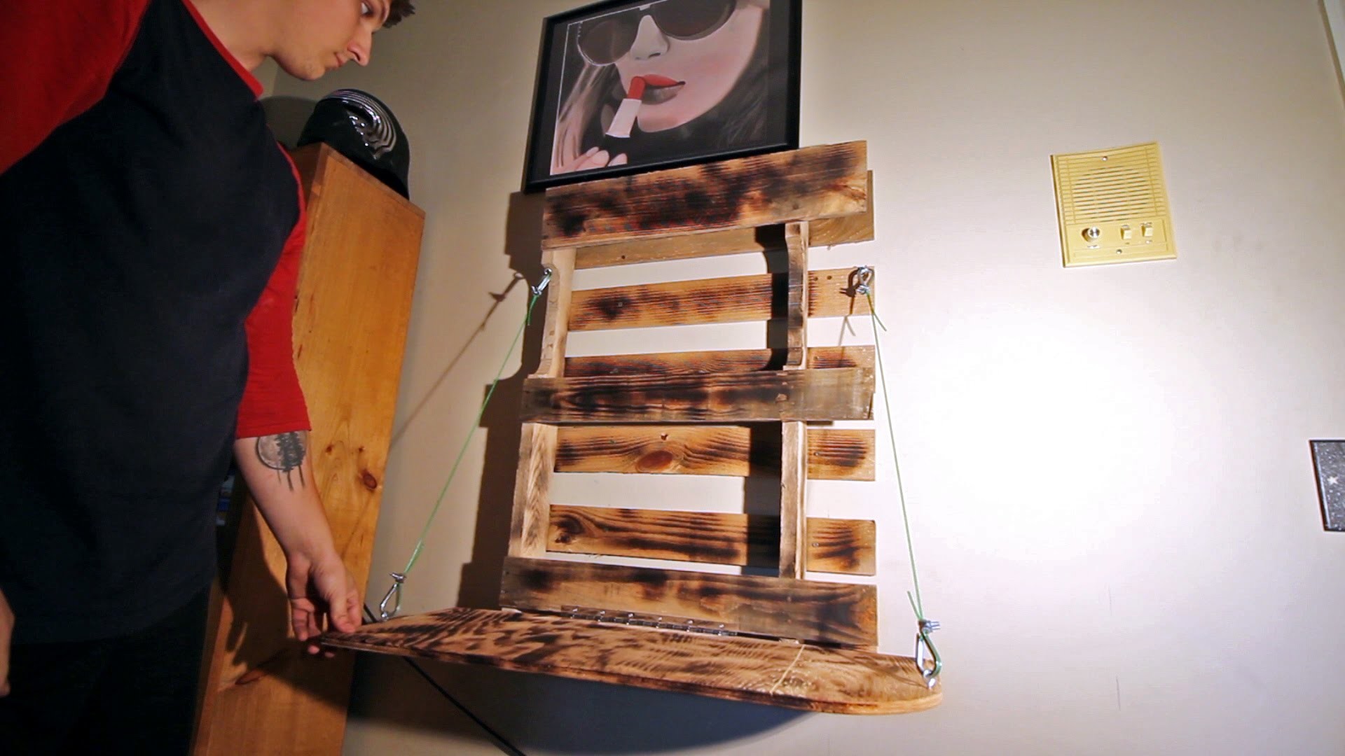 HOW TO Make A Foldable Pallet Desk DIY PROJECT 